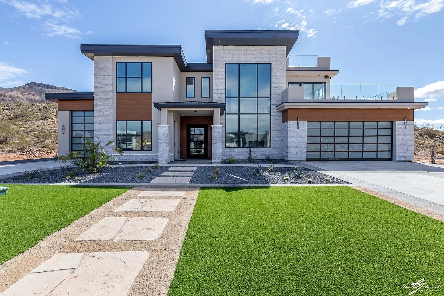 5 Modern and Contemporary Luxury Homes We Love